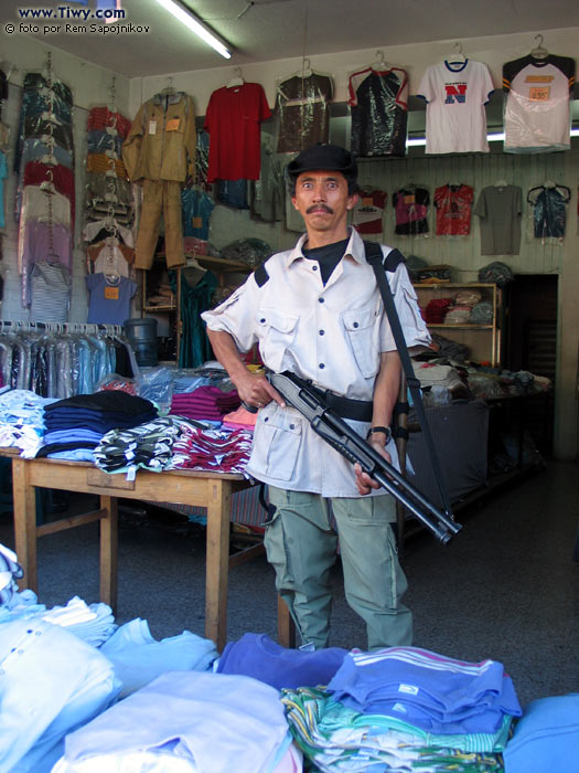 Tiwy.com - There is its own security guard in every shop